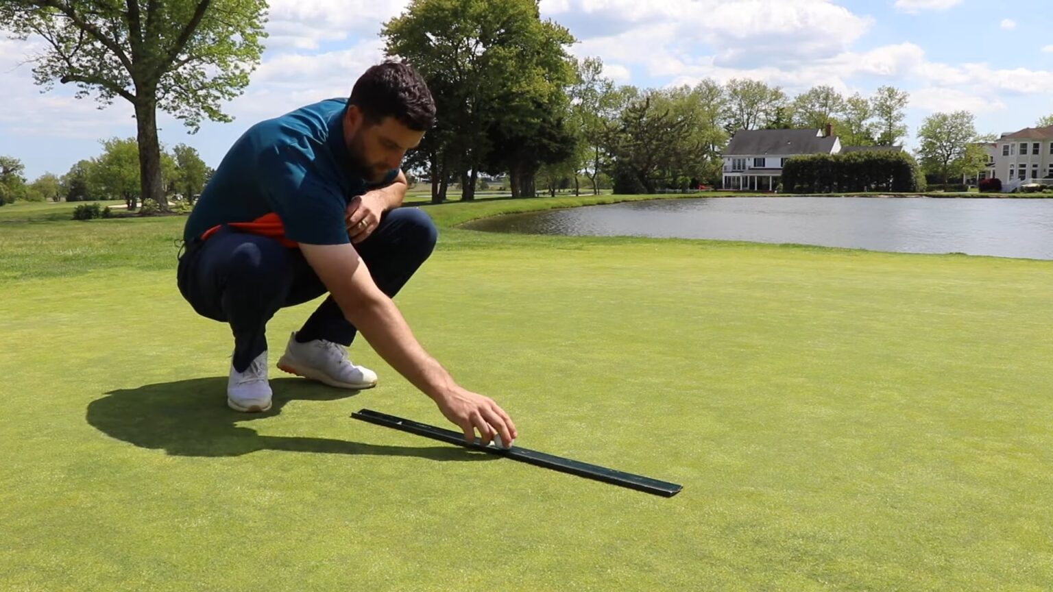 What is a stimpmeter and how does it work? A Golfer's Best Friend